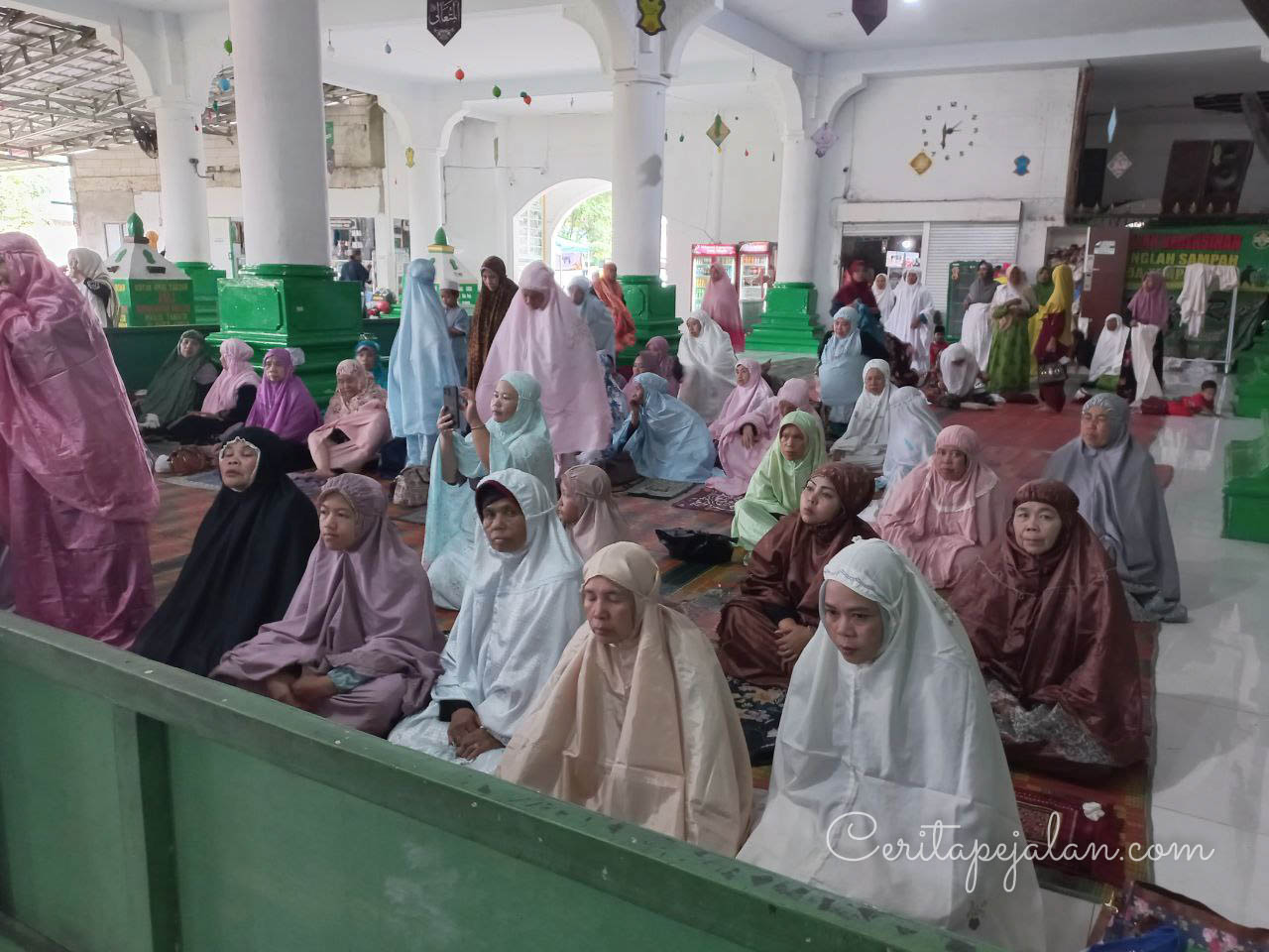 Berkunjung ke Makam Mbah Priok - Cerita Pejalan